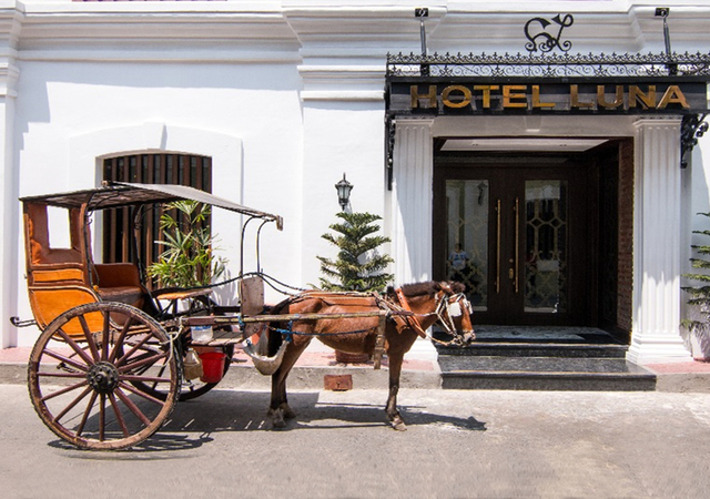 Hotel Luna Vigan Fron Door with Kalesa - Philippines Banaue & Sagada ...